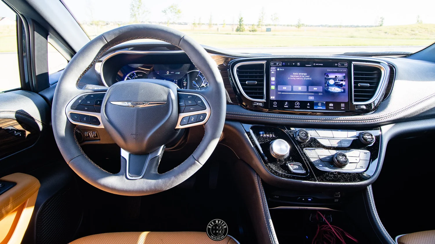 2022 Chrysler Pacifica Hybrid Review: The Efficient People Hauler — Rev ...