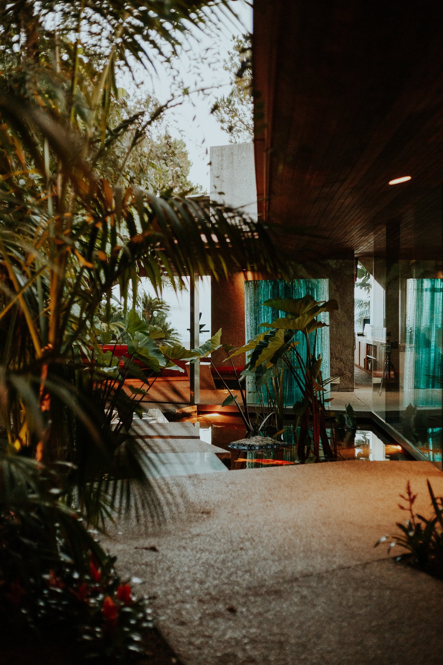 Open Space | The Sheats-Goldstein Residence and Club James, John ...