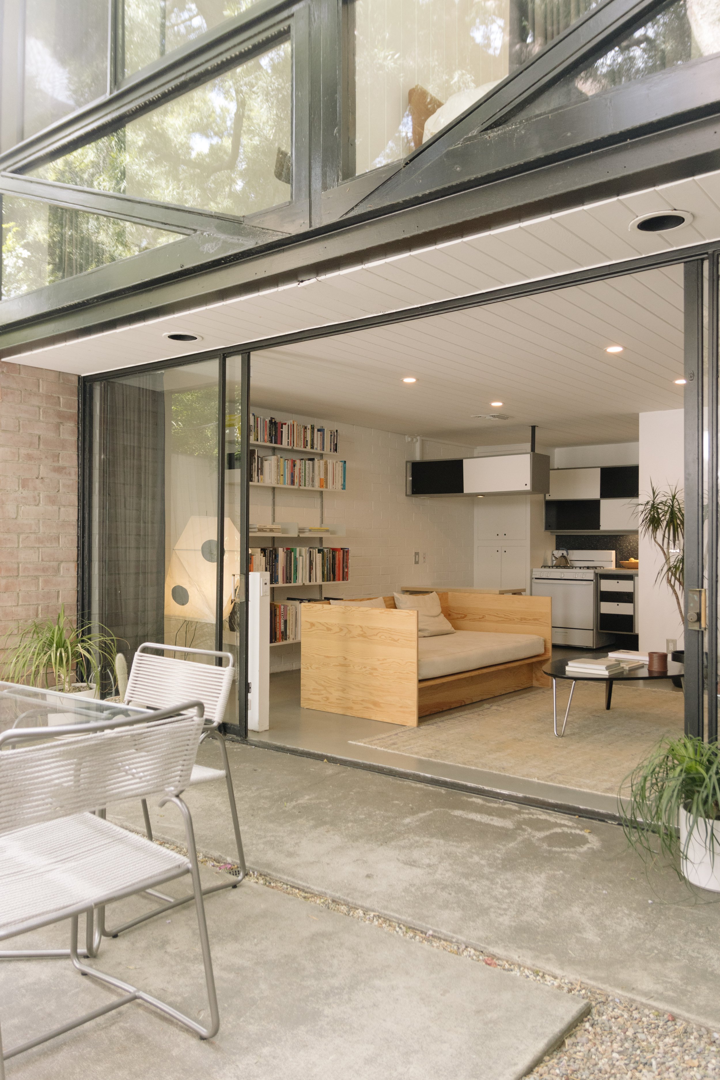 The Courtyard Apartments, Craig Ellwood 1953 — Open Space Series