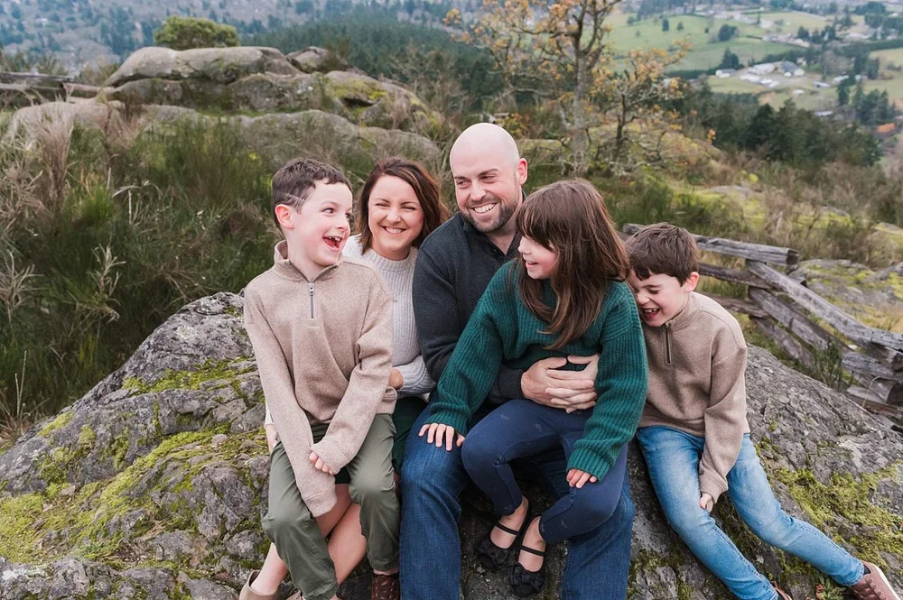 Mount Doug Family Session: Capturing Sibling Bonds in a Family of 5