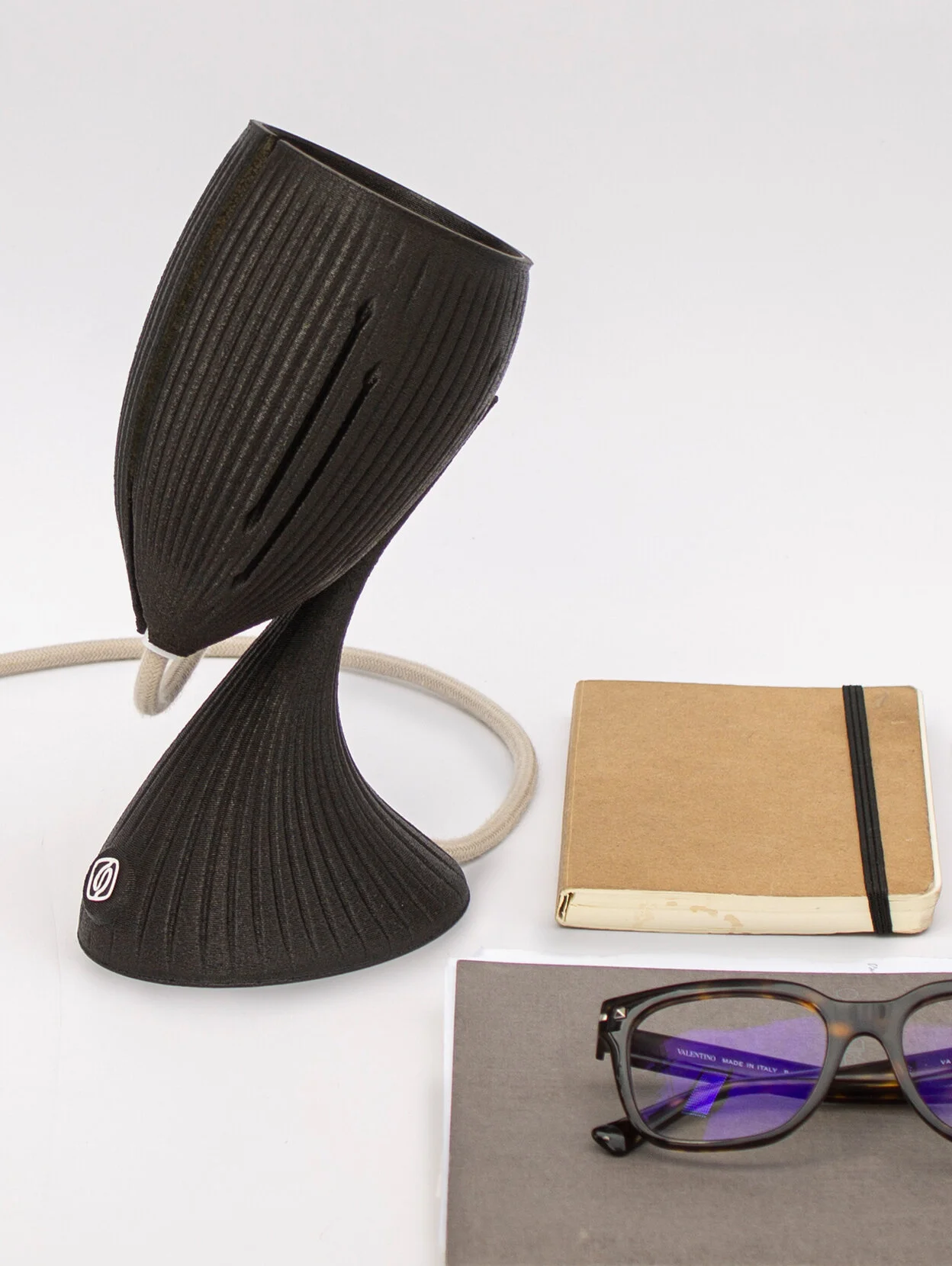 Ohmie table lamp, 3D printed with orange peel waste. Produced by Krill ...