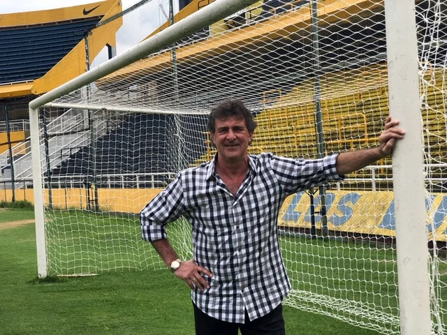 About Mario Kempes — Mario Alberto Kempes