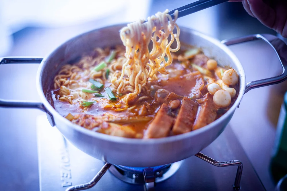 HOT POT BUDAE JJIGAE | Korean Food & One Pot Meals | Korean Hot Pot ...
