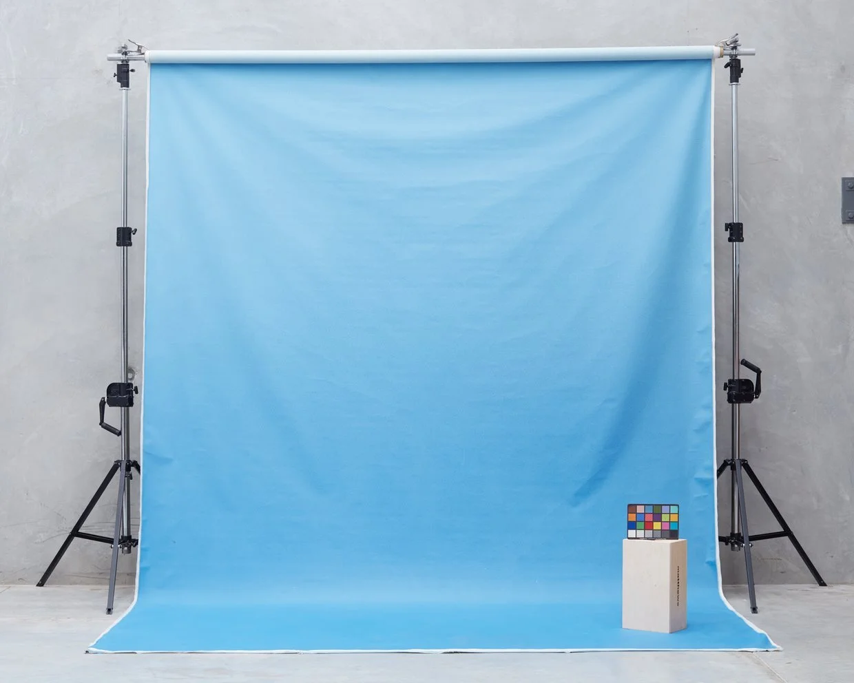 Schmidli Canvas Backdrop Hire - Blue Gradient - 12' x 20' Catalogue ...