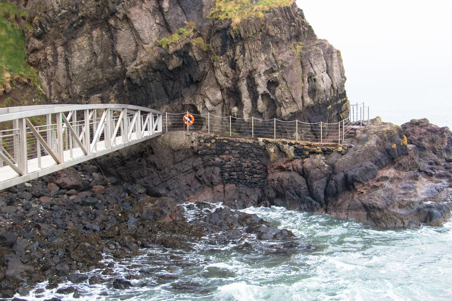 Gobbins Cliff Walk | Cliffs, Seawaves & Gulls — Continent Hop