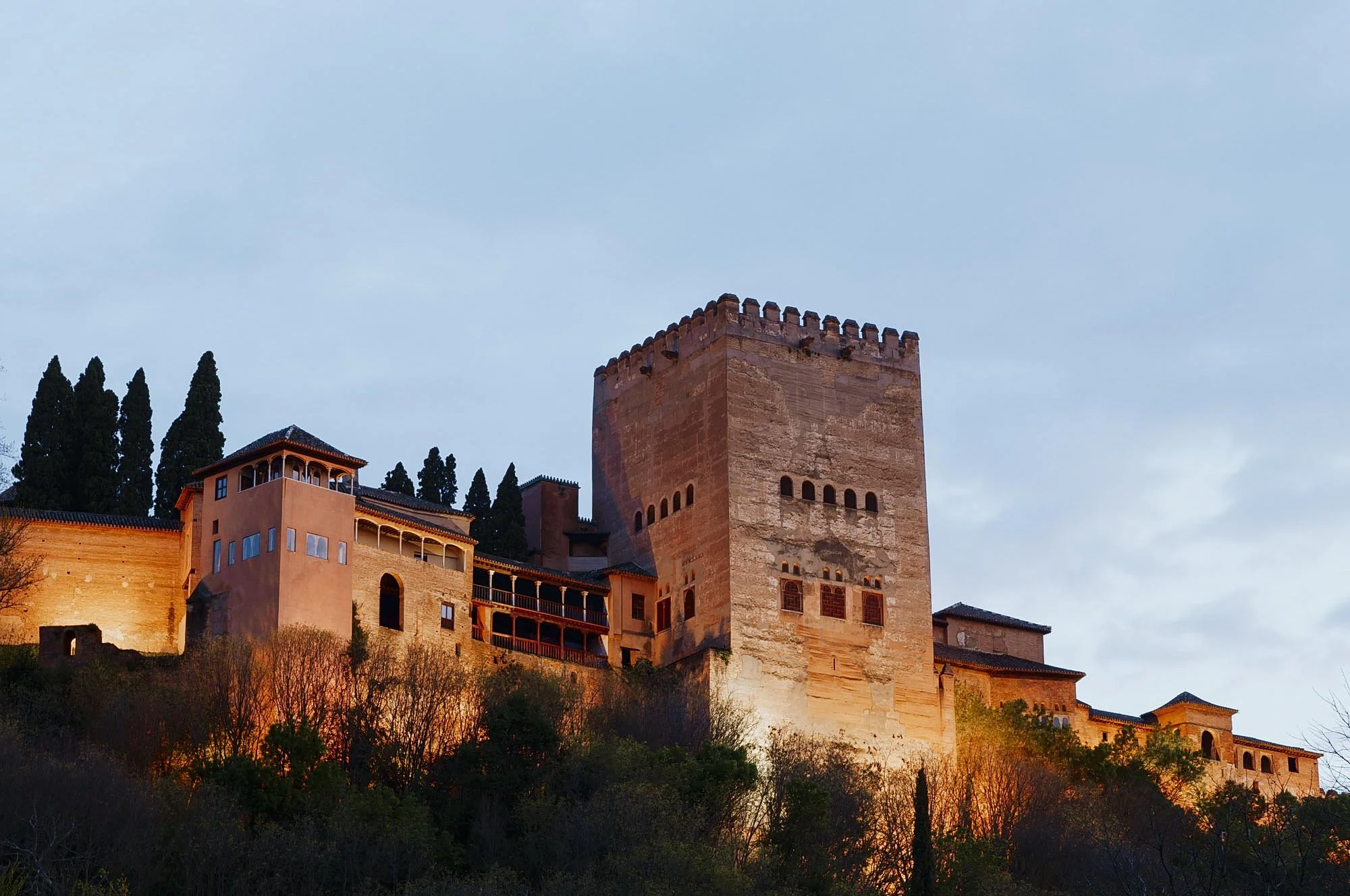 Alhambra by night | Is the Alhambra night visit worth it? (2023 ...