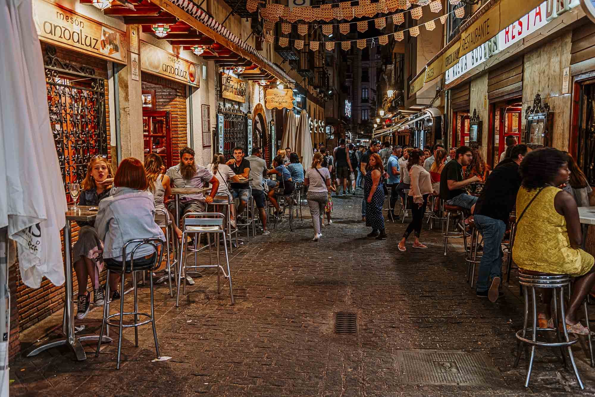 Alhambra by night | Is the Alhambra night visit worth it? (2023 ...