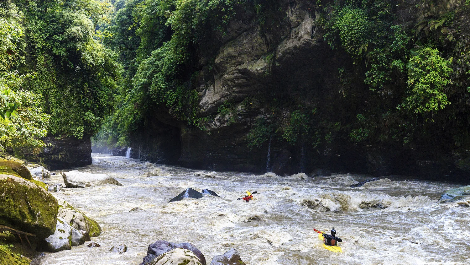 Kayaking ecuador rivers with the best guides, Ecuador kayak school and ...