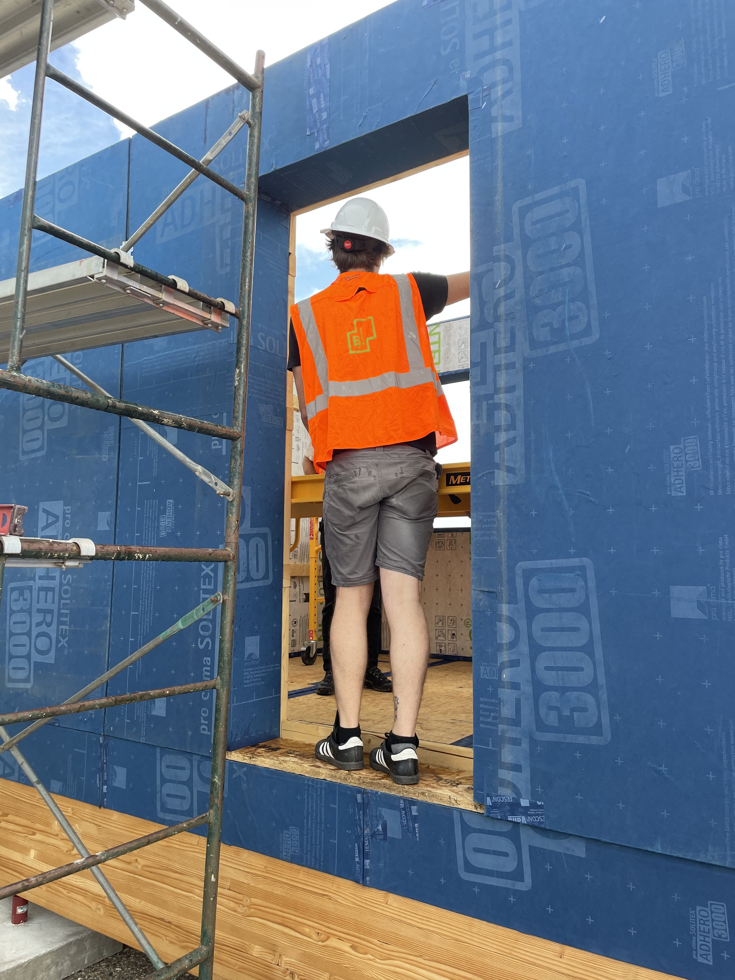 - Builders — B.Public Prefab