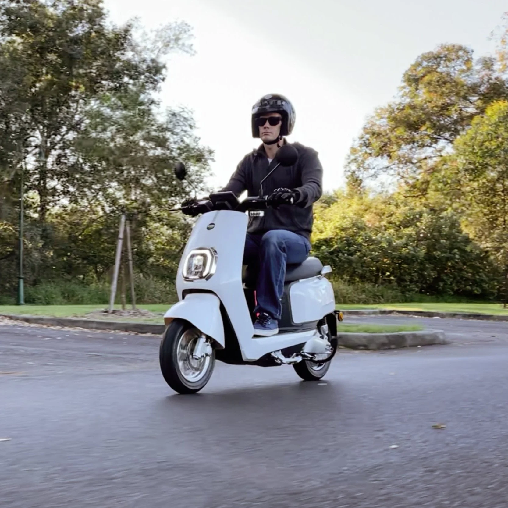 BENZINA ZERO | Electric Mopeds & Scooters