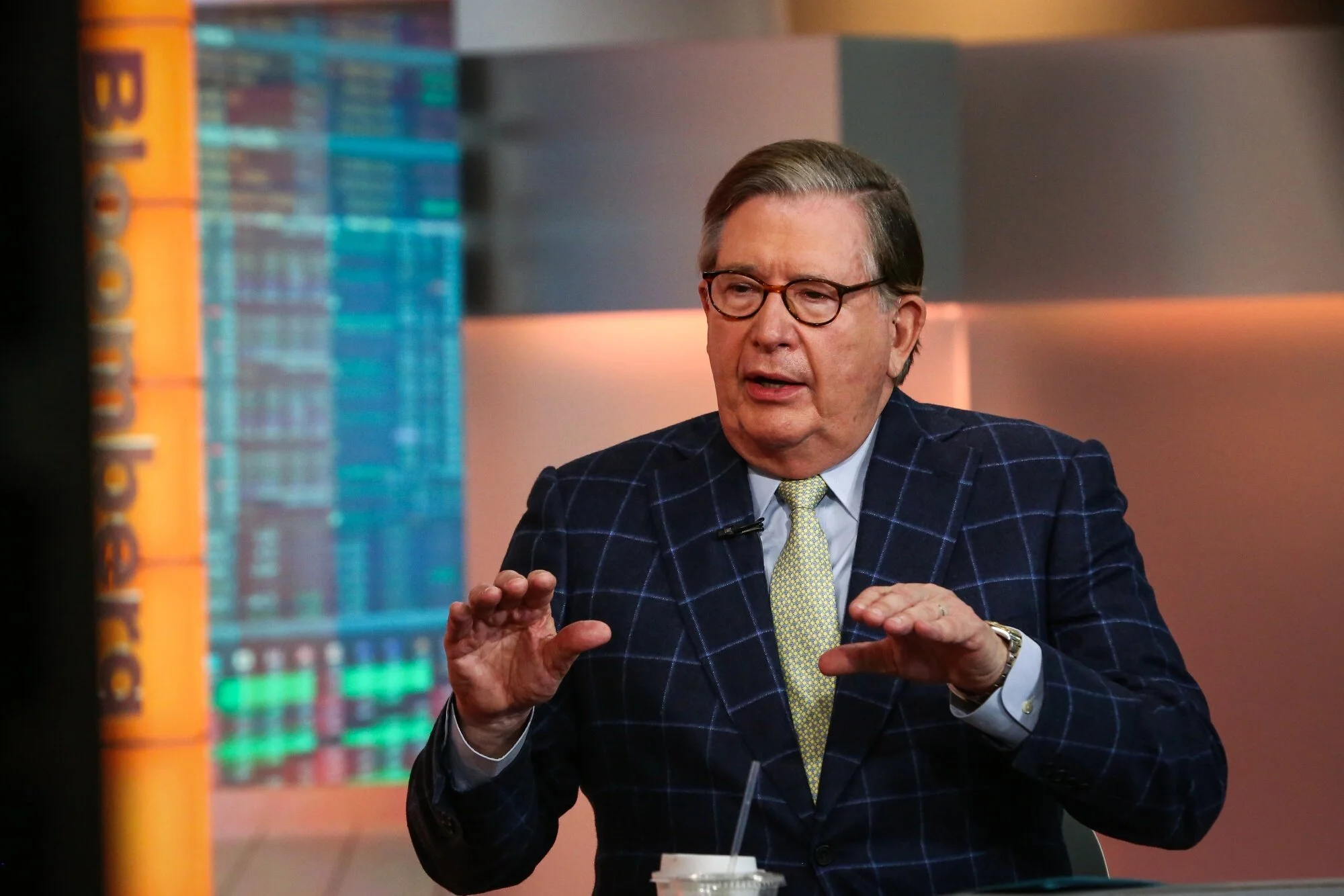 Is the US Inflating or Deflating? | Economist Lacy Hunt — Vance Crowe