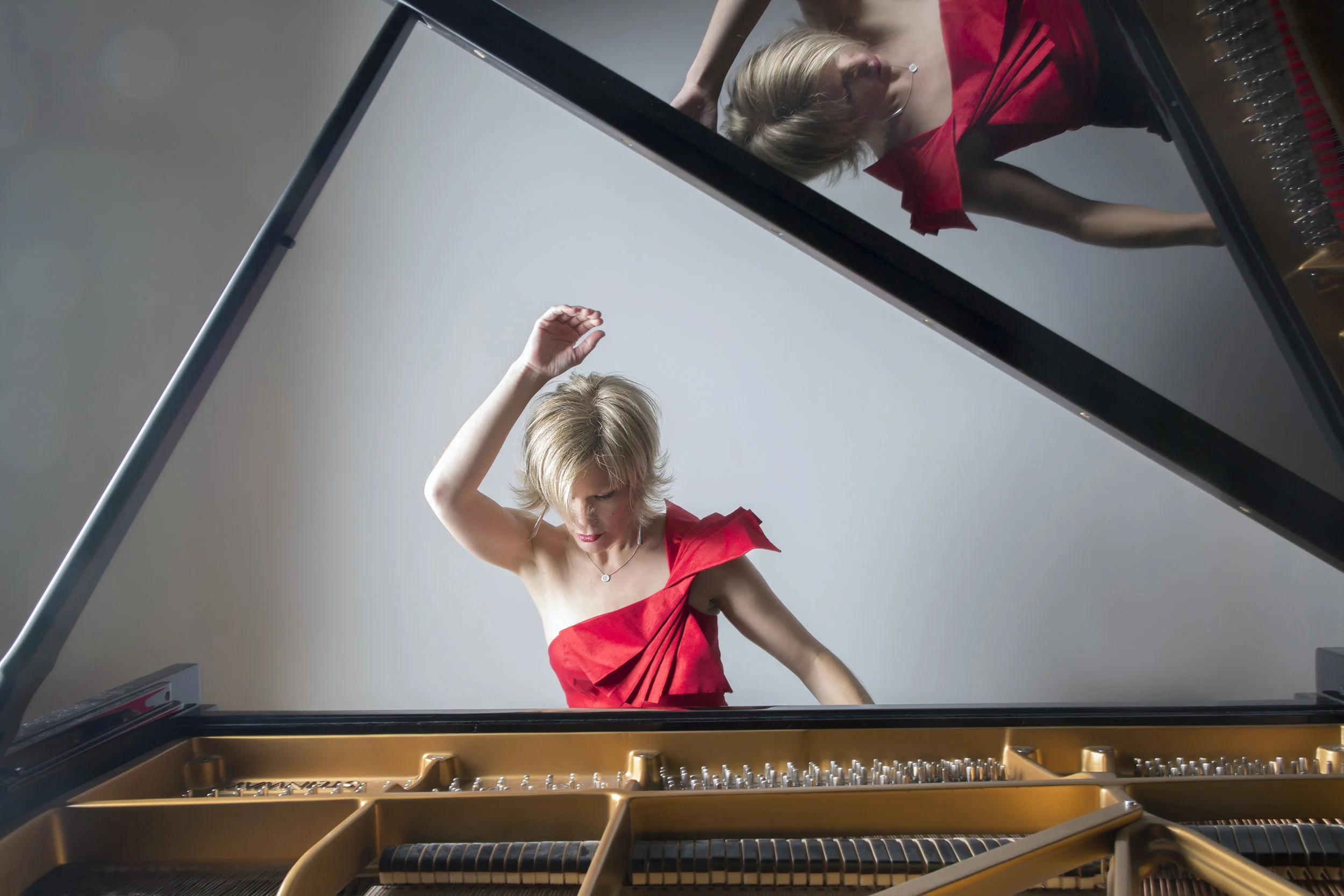 Lura Johnson, PIANIST