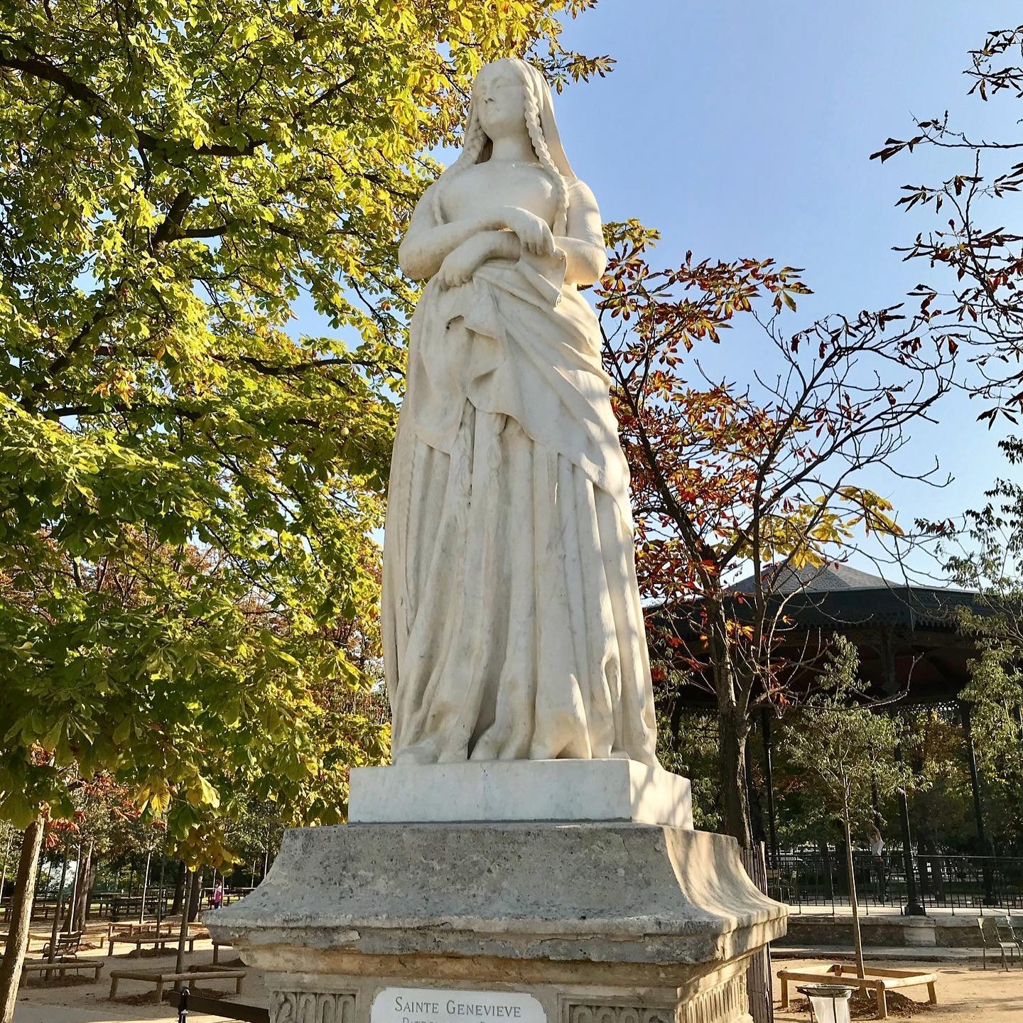 Luxembourg Gardens - Queens’ Statues — Parisology