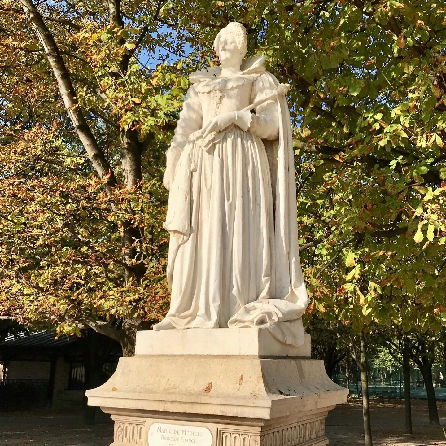 Luxembourg Gardens - Queens’ Statues — Parisology