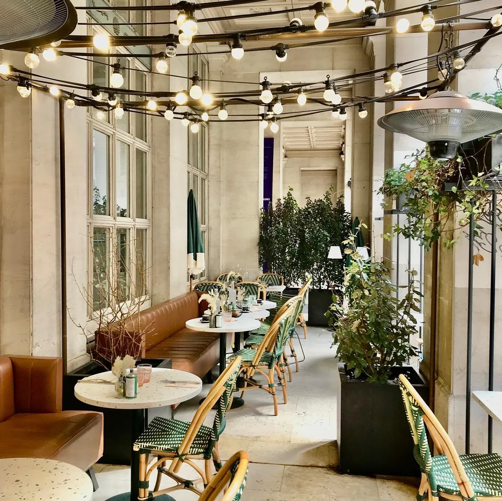 Dépôt Légal - Restaurant with real terrasse — Parisology