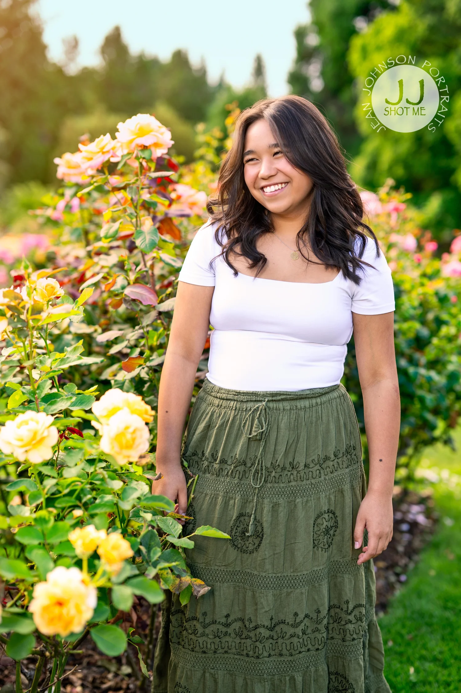 ANDRA'S SENIOR PORTRAITS | POINT DEFIANCE ROSE GARDEN & OWEN BEACH ...
