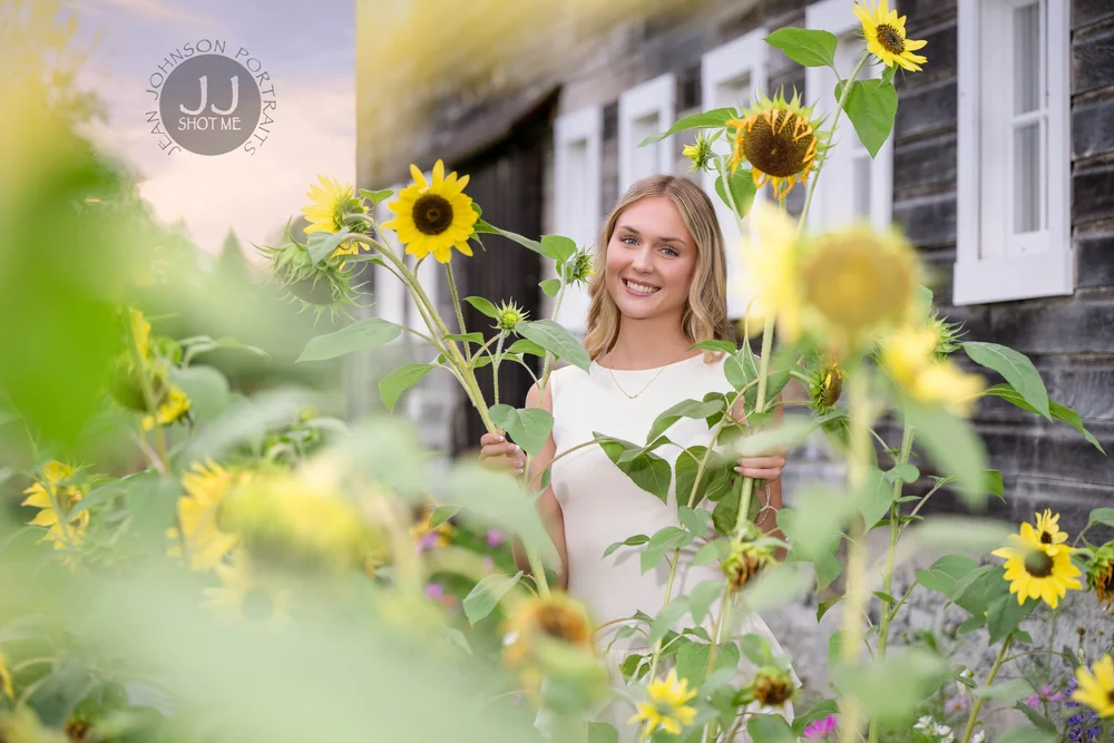 JODRAN'S SENIOR PORTRAITS | BELLEVUE BOTANICAL GARDENS & OLD OWEN BARN ...
