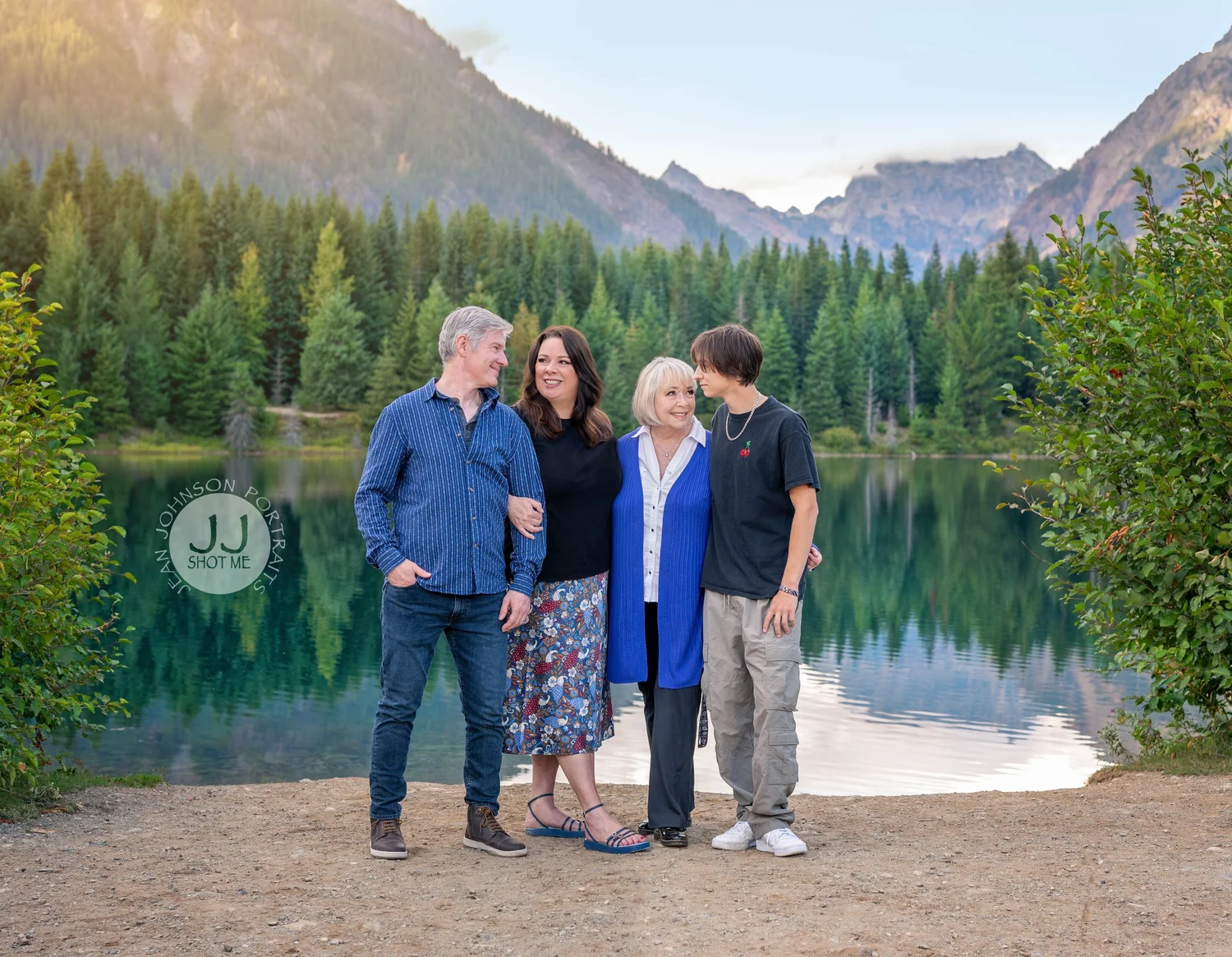 ISSAQUAH FAMILY PHOTOGRAPHER | GOLD CREEK POND FALL PORTRAITS — JEAN ...