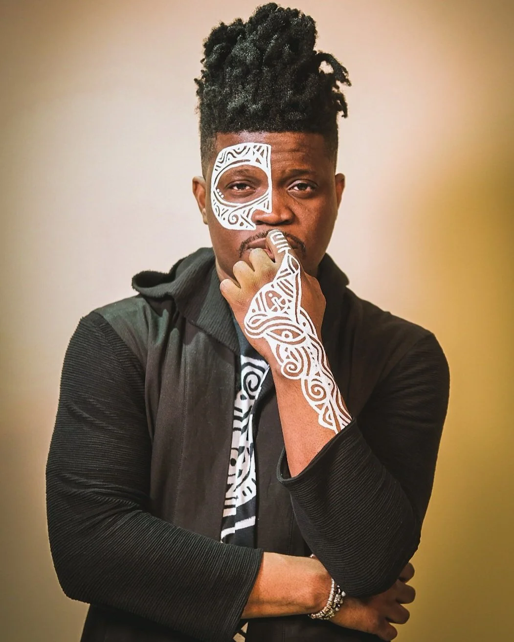 Artist Láolú Senbanjo and Professor Yaw Nyarko in Conversation: Art for Economic and Social ...