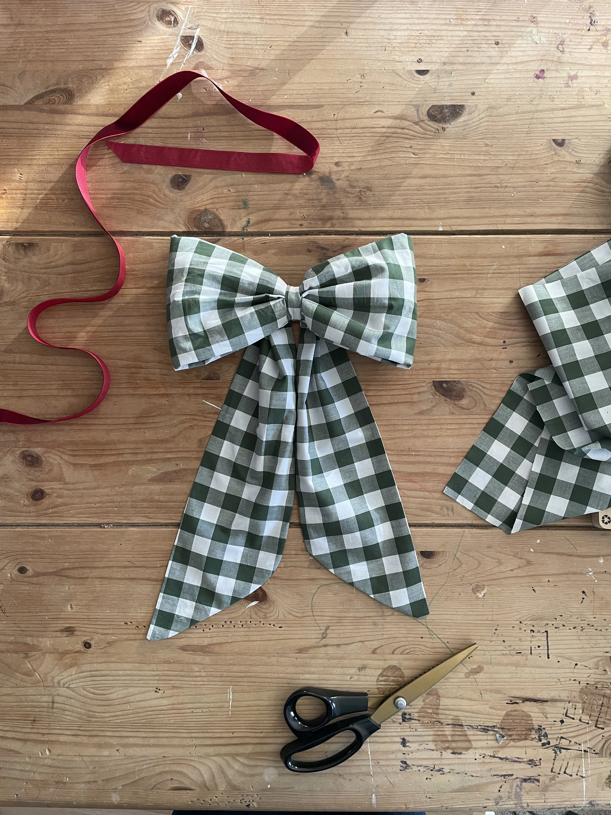 How to Make Fabric Bows : Easy Tutorial for Large & Small Bows | aboderie