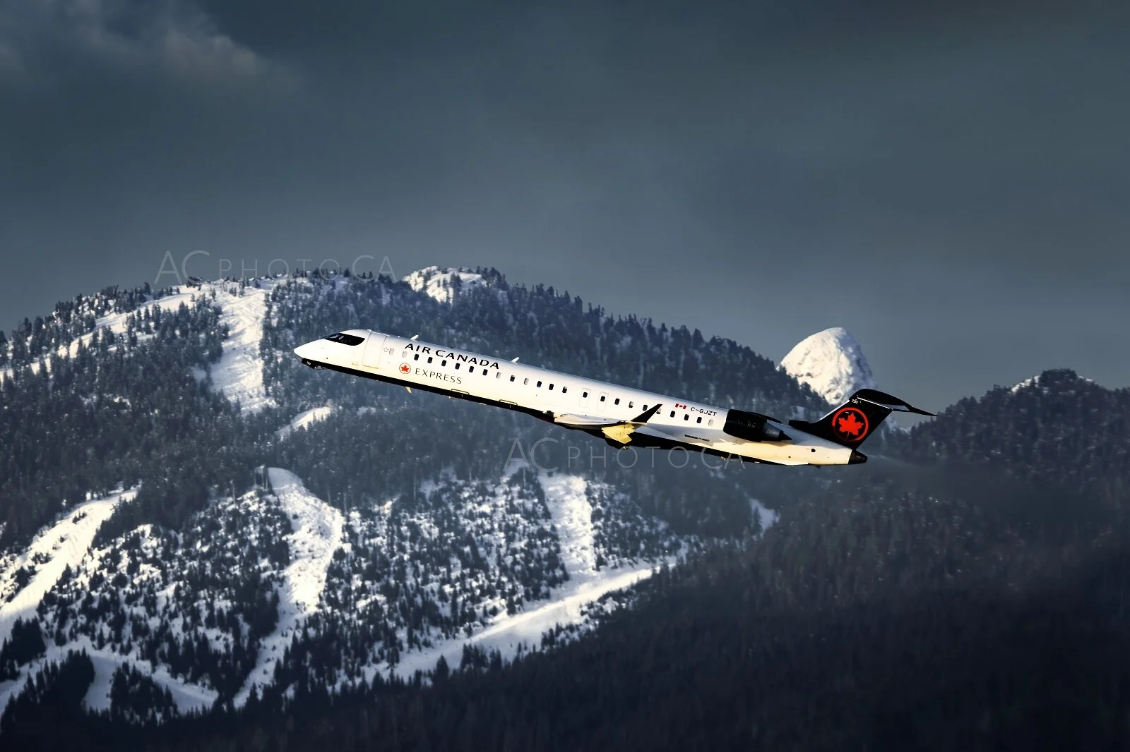 YVR: Coastal Mountains Jazz Q400 — Calgary Planes