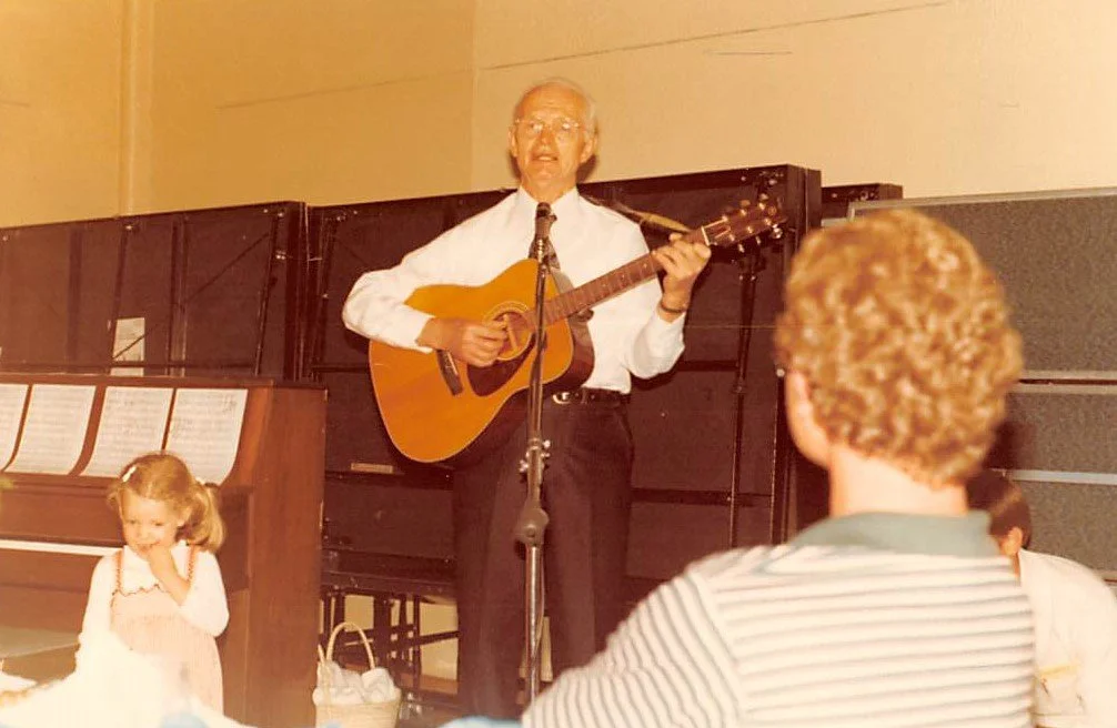 "I'm My Own Grandpa" — Willis & Angie