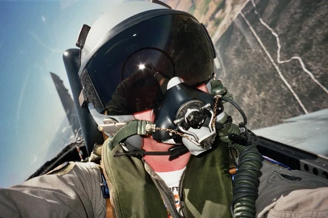 Protective clothing — Light Aircraft