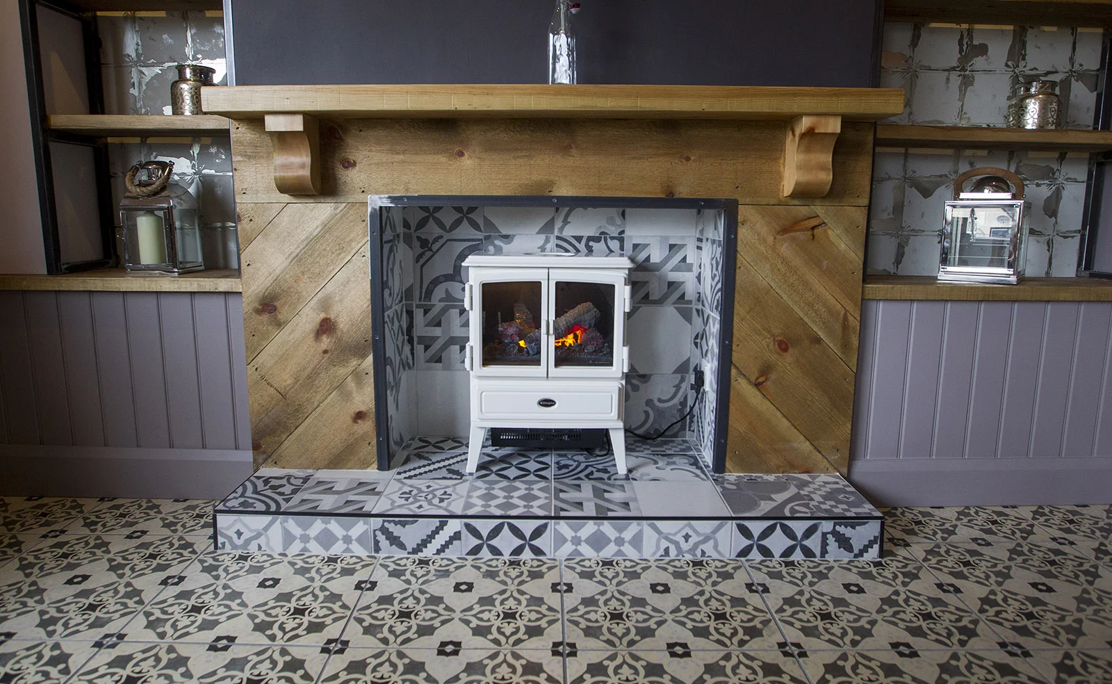 GALLERY — THE ELIZABETHAN