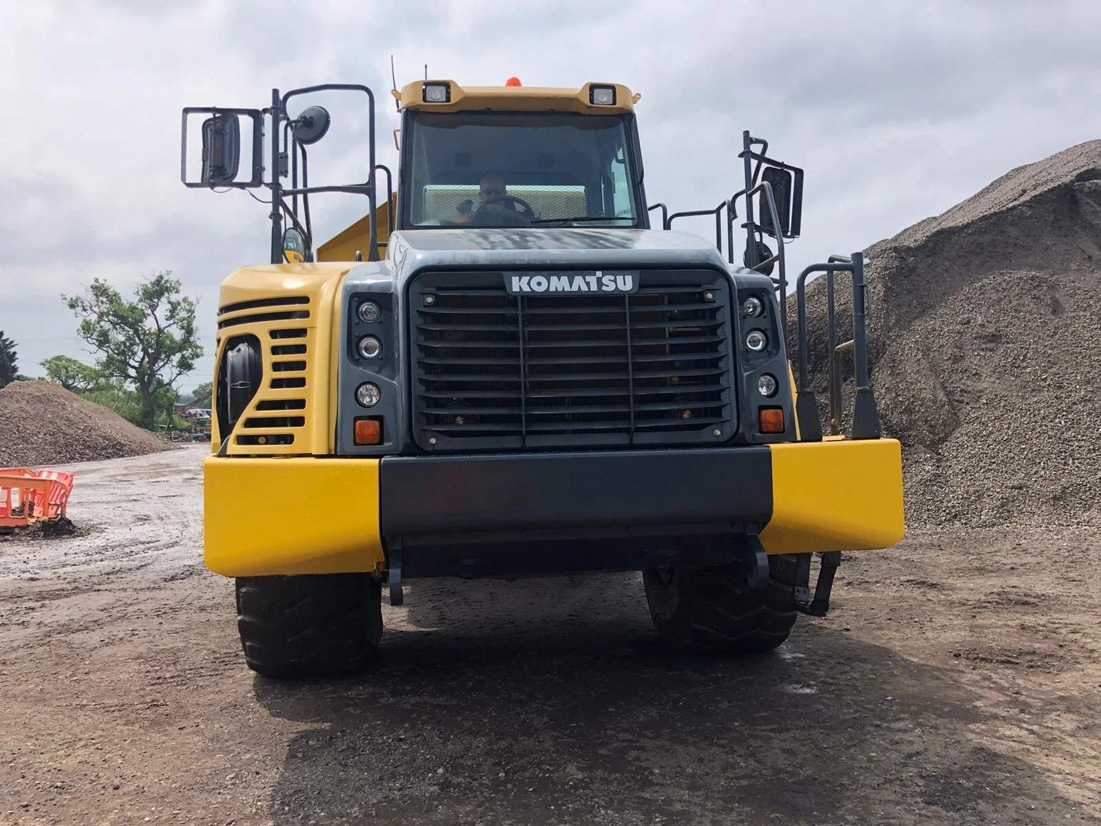 HM400-3 *SOLD* — MC Machinery