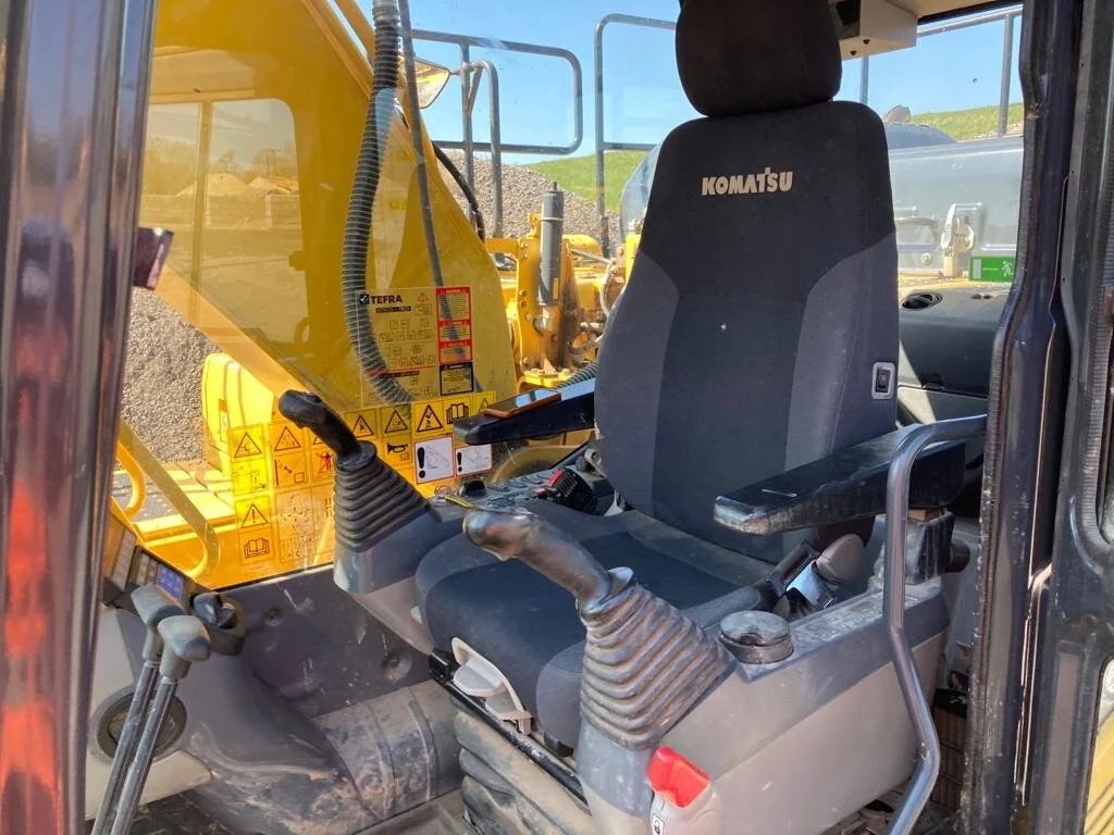 PC210LC-11 *SOLD* — MC Machinery