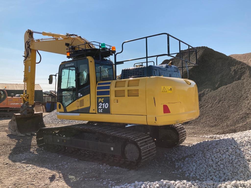 PC210LC-11 *SOLD* — MC Machinery