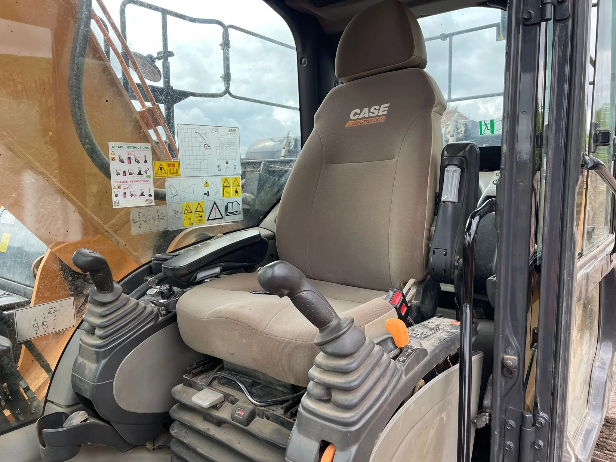Case CX250D *SOLD* — MC Machinery