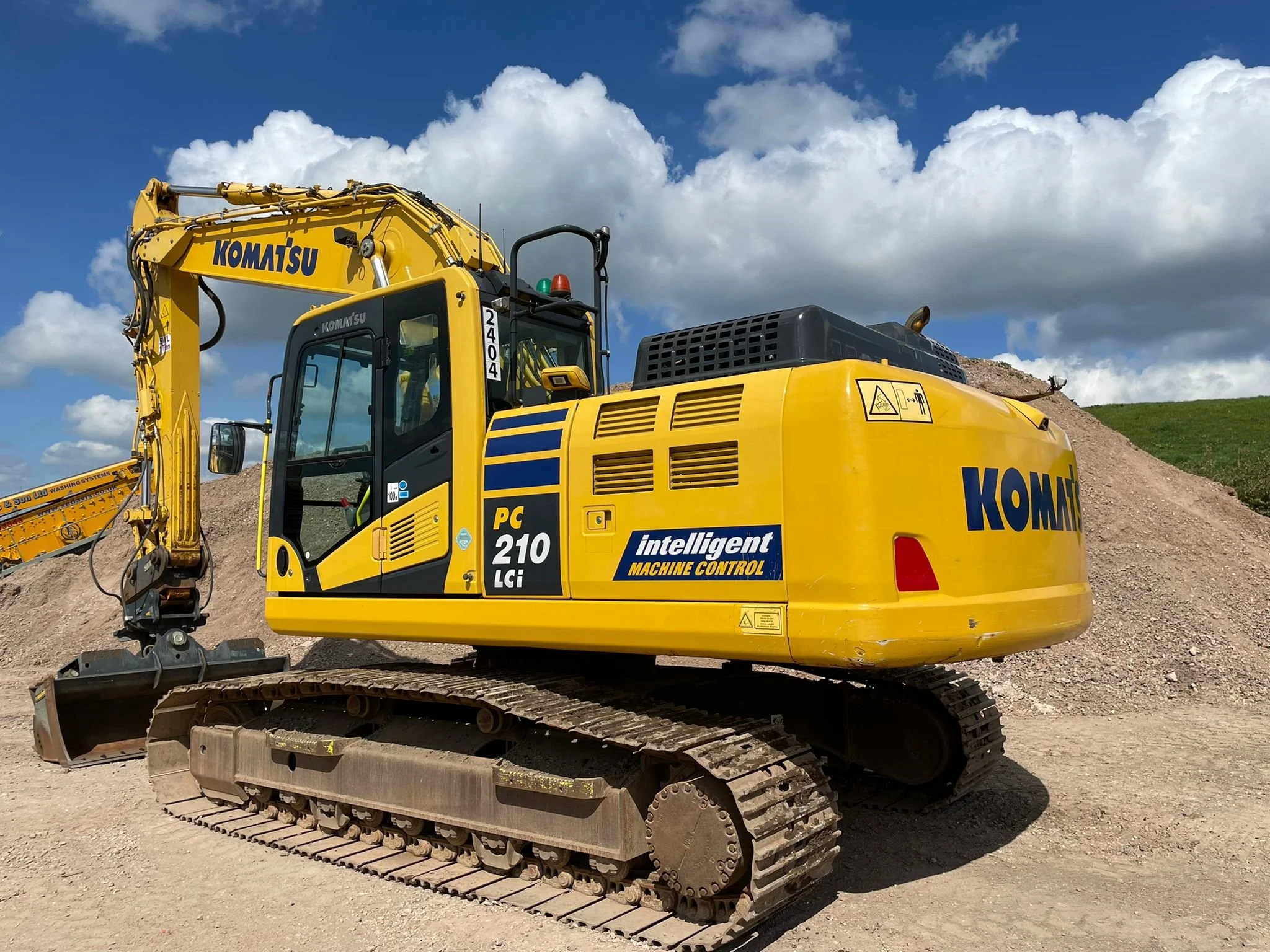 PC210LCi-11 *SOLD* — MC Machinery