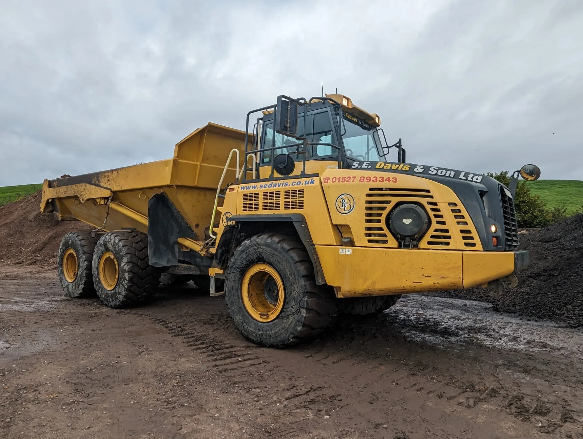 HM300-3 *SOLD* — MC Machinery