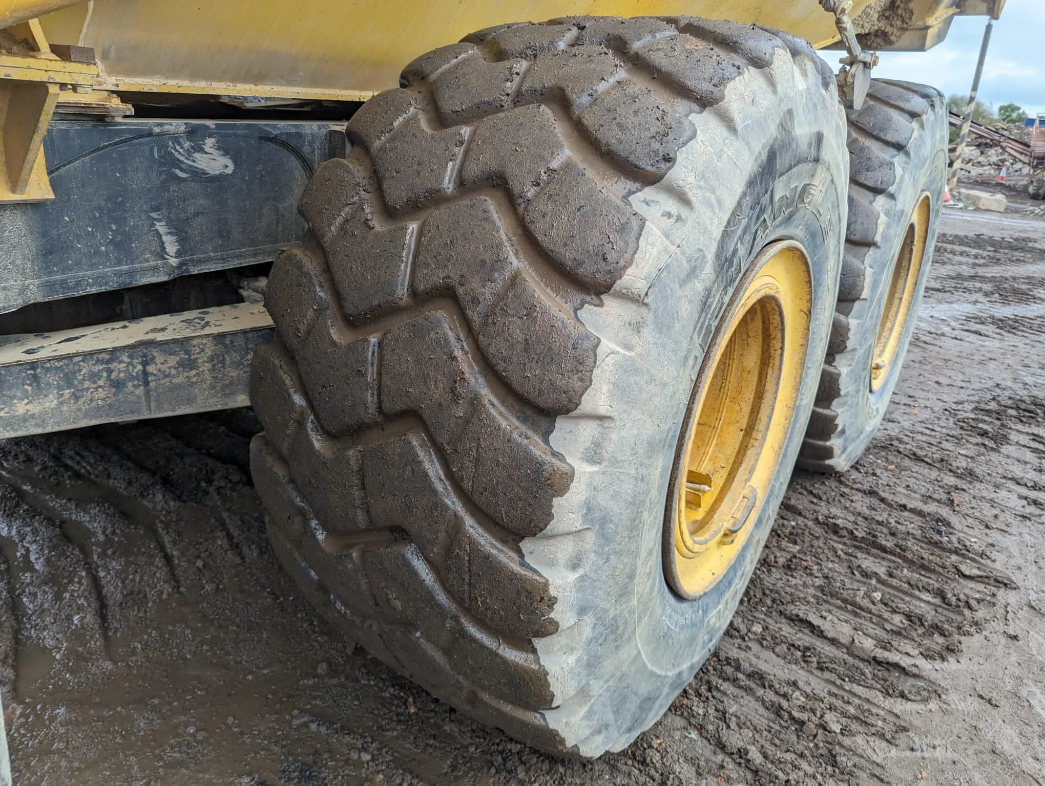 HM300-3 *SOLD* — MC Machinery