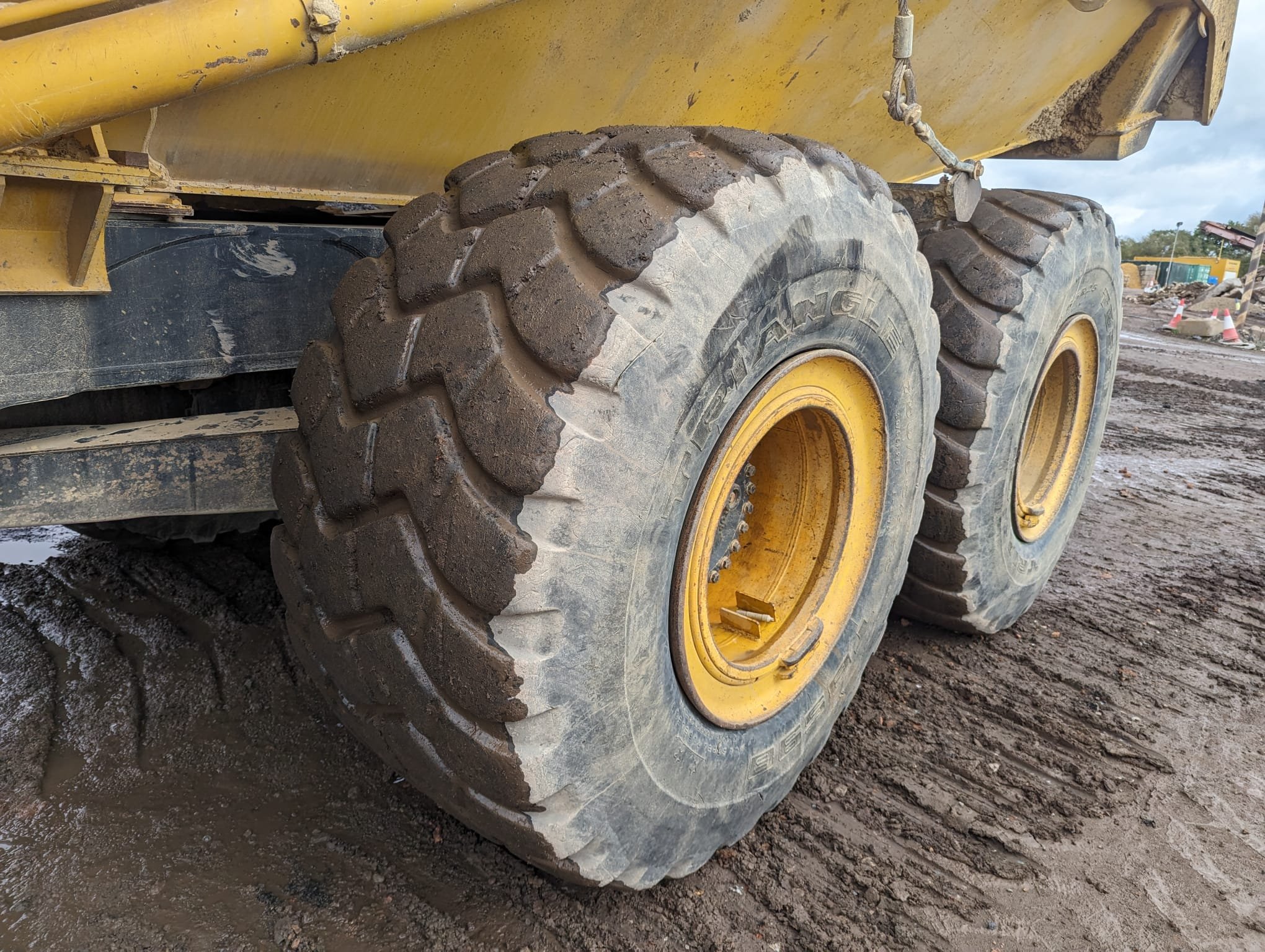 HM300-3 *SOLD* — MC Machinery