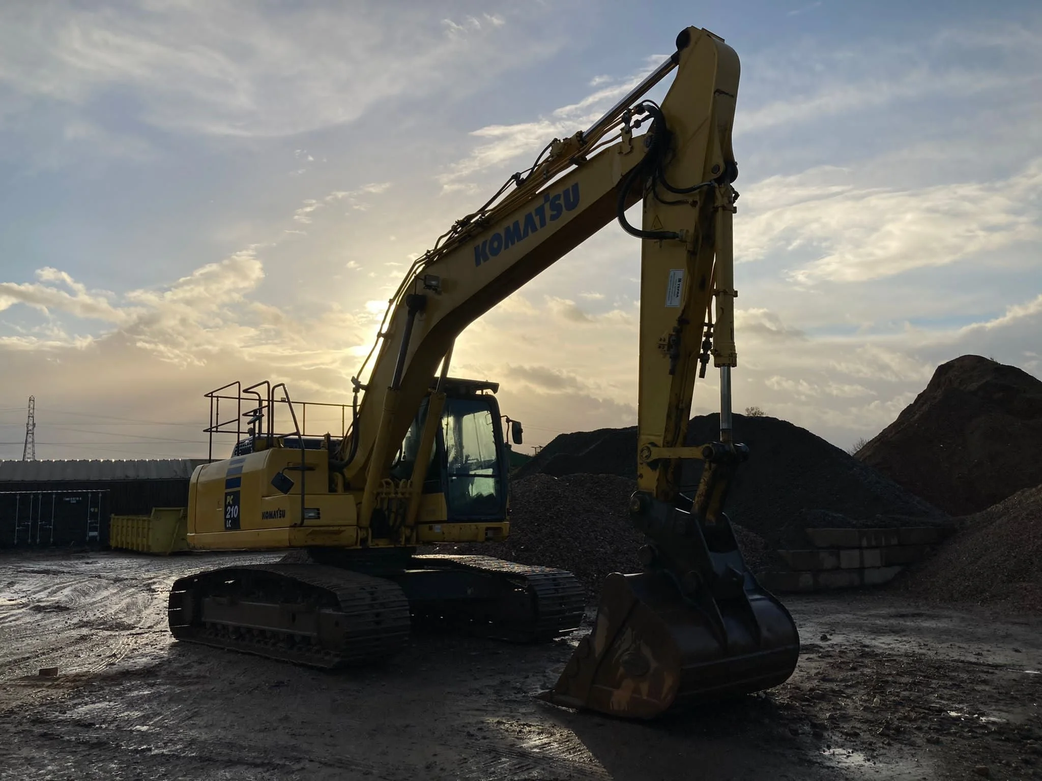 PC210LC-10 *SOLD* — MC Machinery