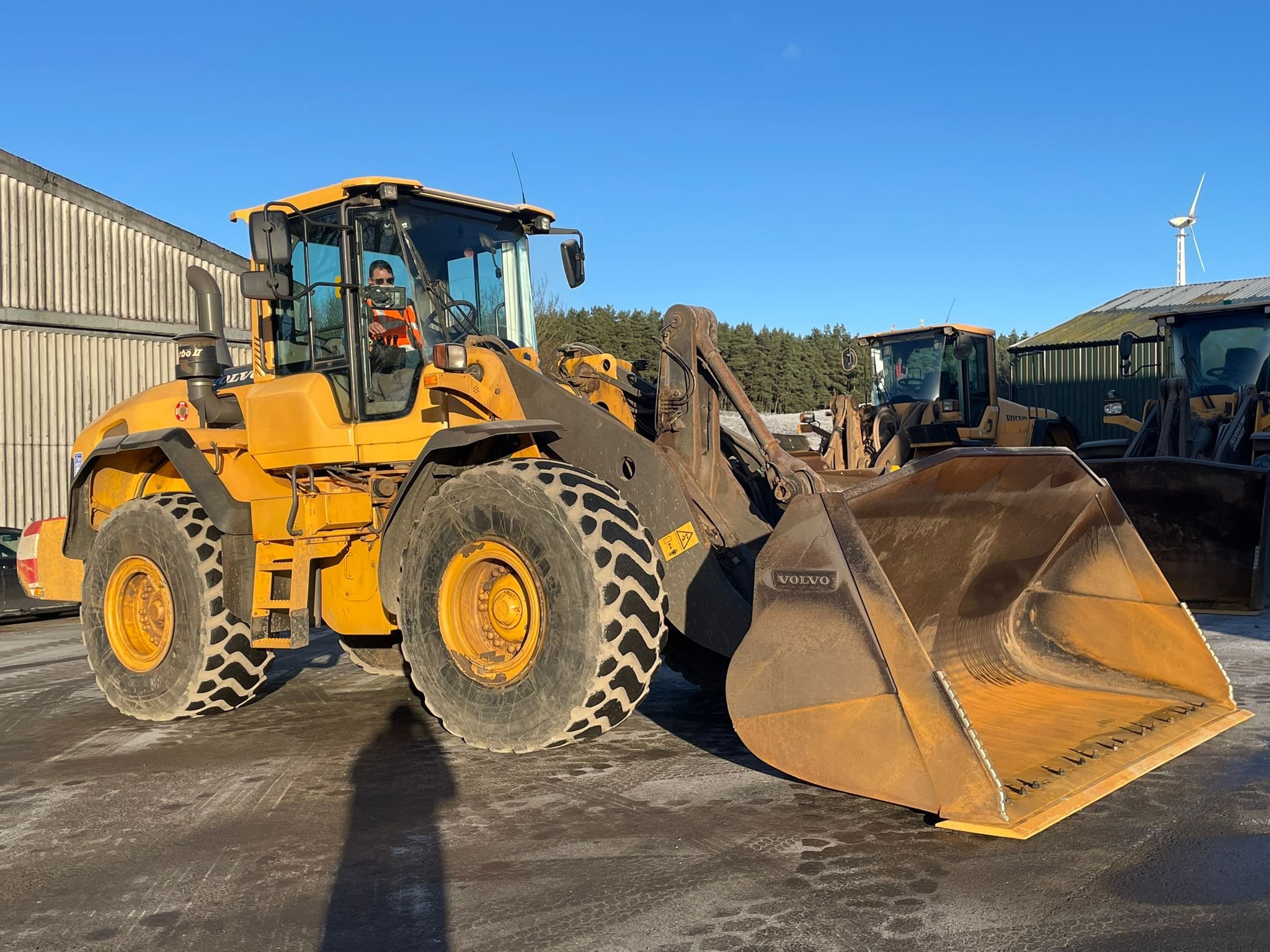 L120G *SOLD* — MC Machinery