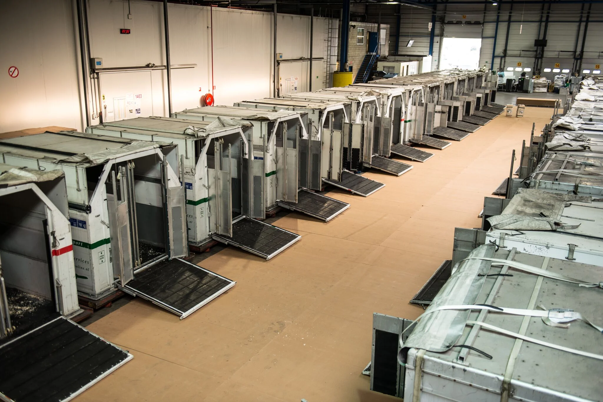 Horse stalls ULD leasing — Challenge Aircargo