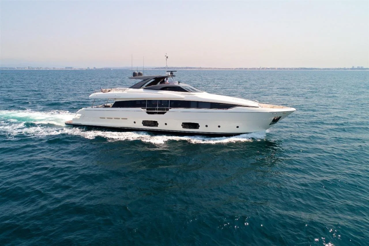 96' Ferretti Yacht | Cartagena — Aqua Experiences | Yacht Charters ...
