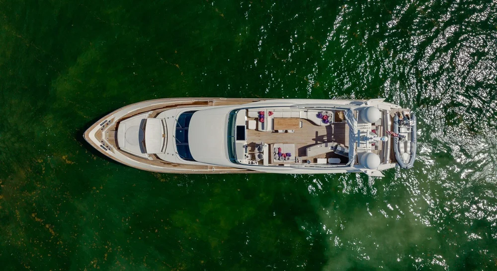 100' Dominator Mega Yacht | Miami — Aqua Experiences | Yacht Charters ...