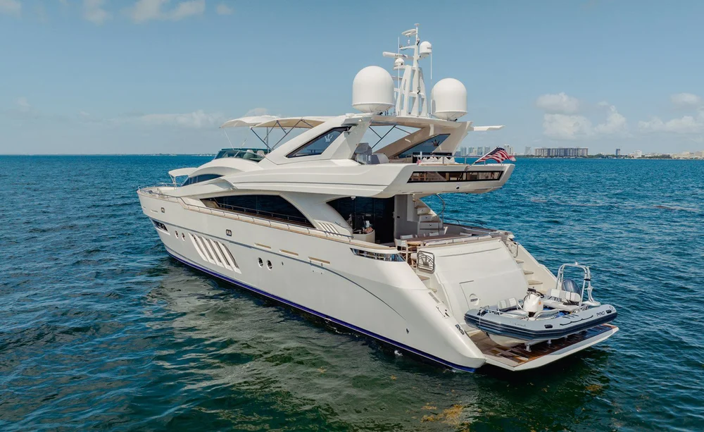 100' Dominator Mega Yacht | Miami — Aqua Experiences | Yacht Charters ...