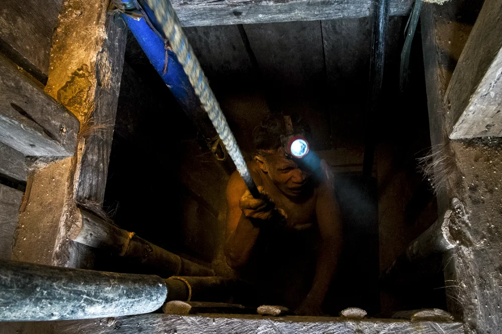 Paracale Gold 2 - Mark Saludes