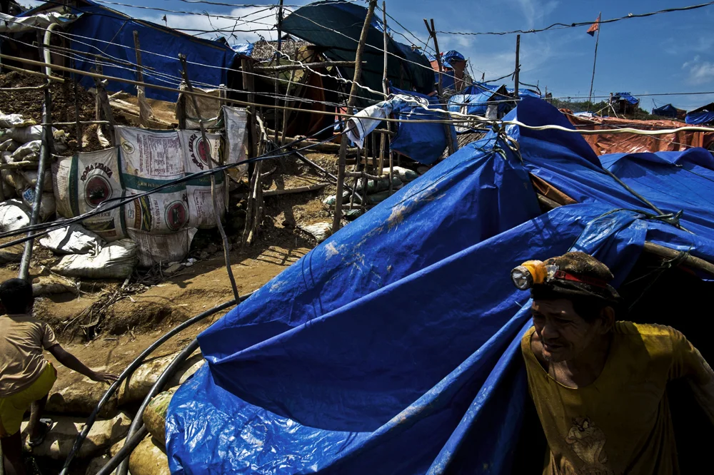 Paracale Gold 2 - Mark Saludes