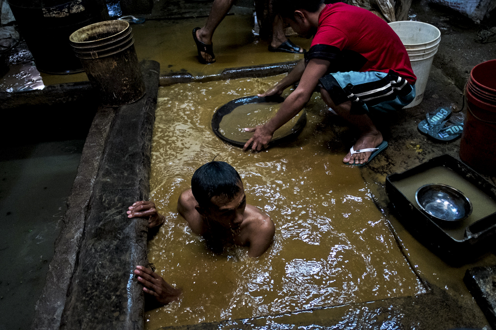 Paracale Gold 2 - Mark Saludes