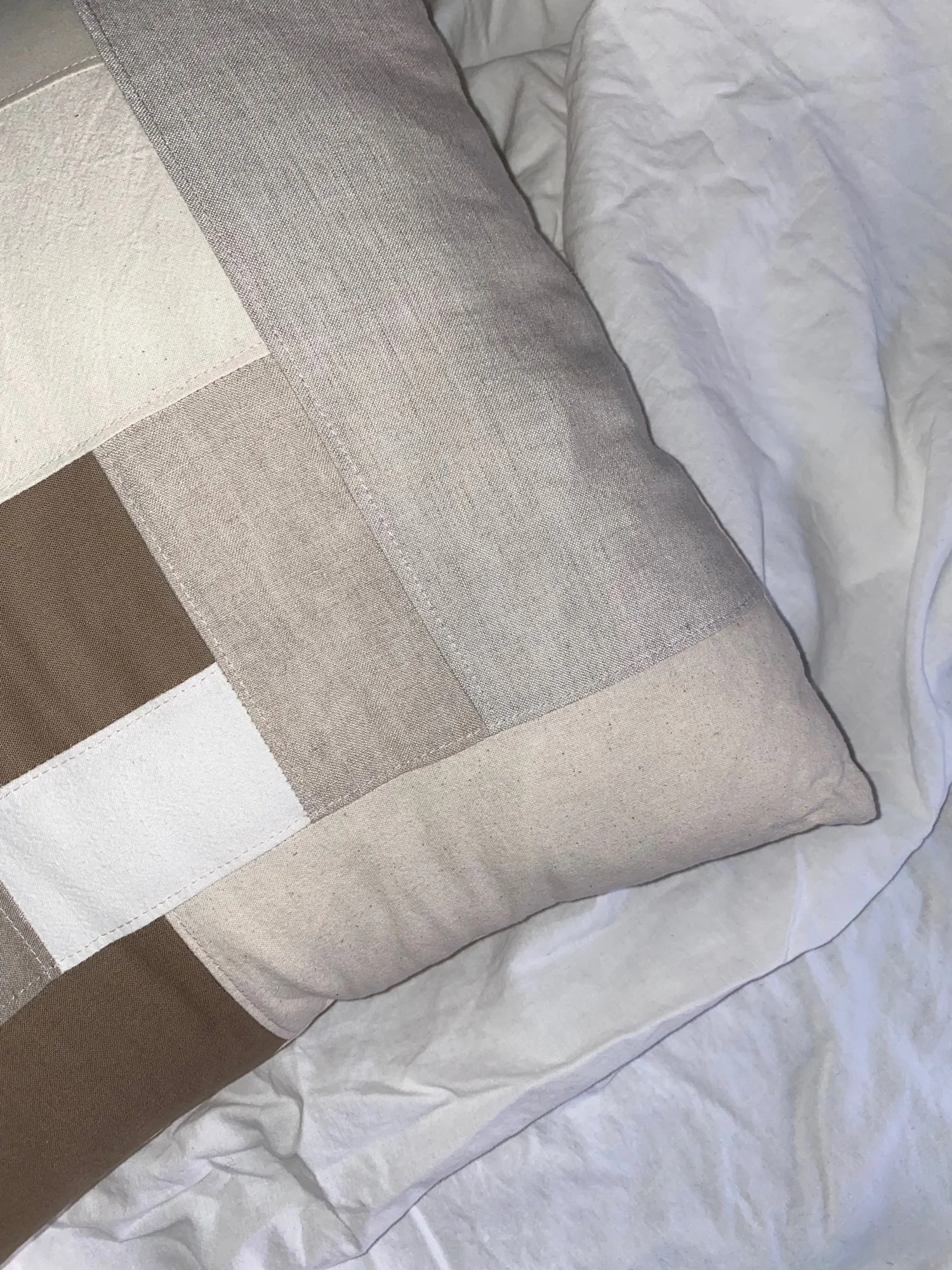 Patchwork puder med grafisk udtryk