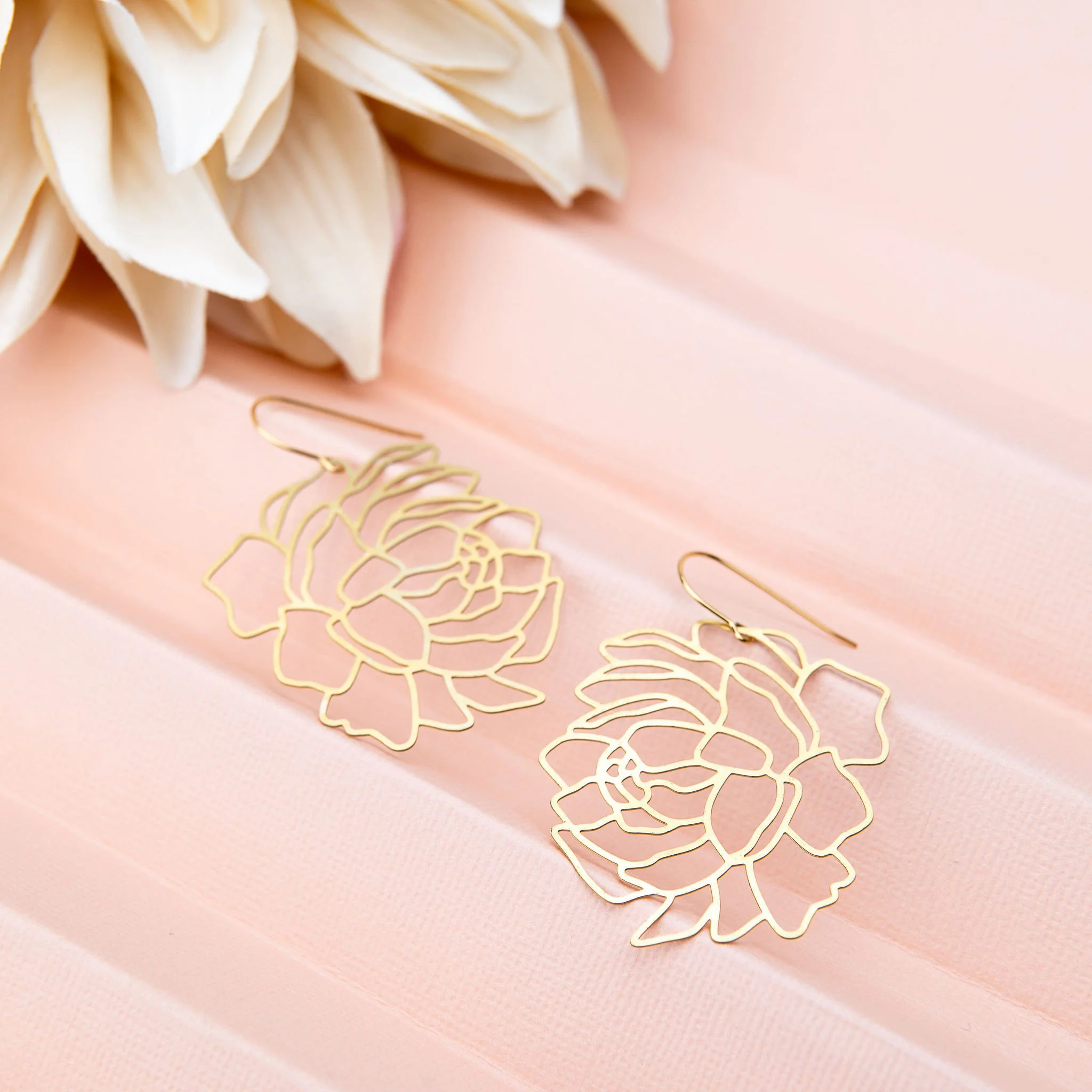 Different uses for paper in a product photo — Rachel Kimberley Photography