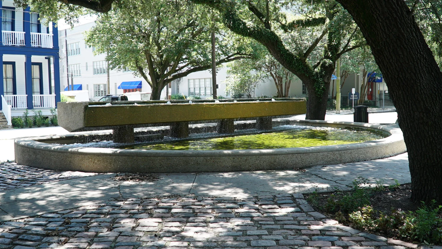 Lower Garden District: Coliseum Square Park — Creole Gardens