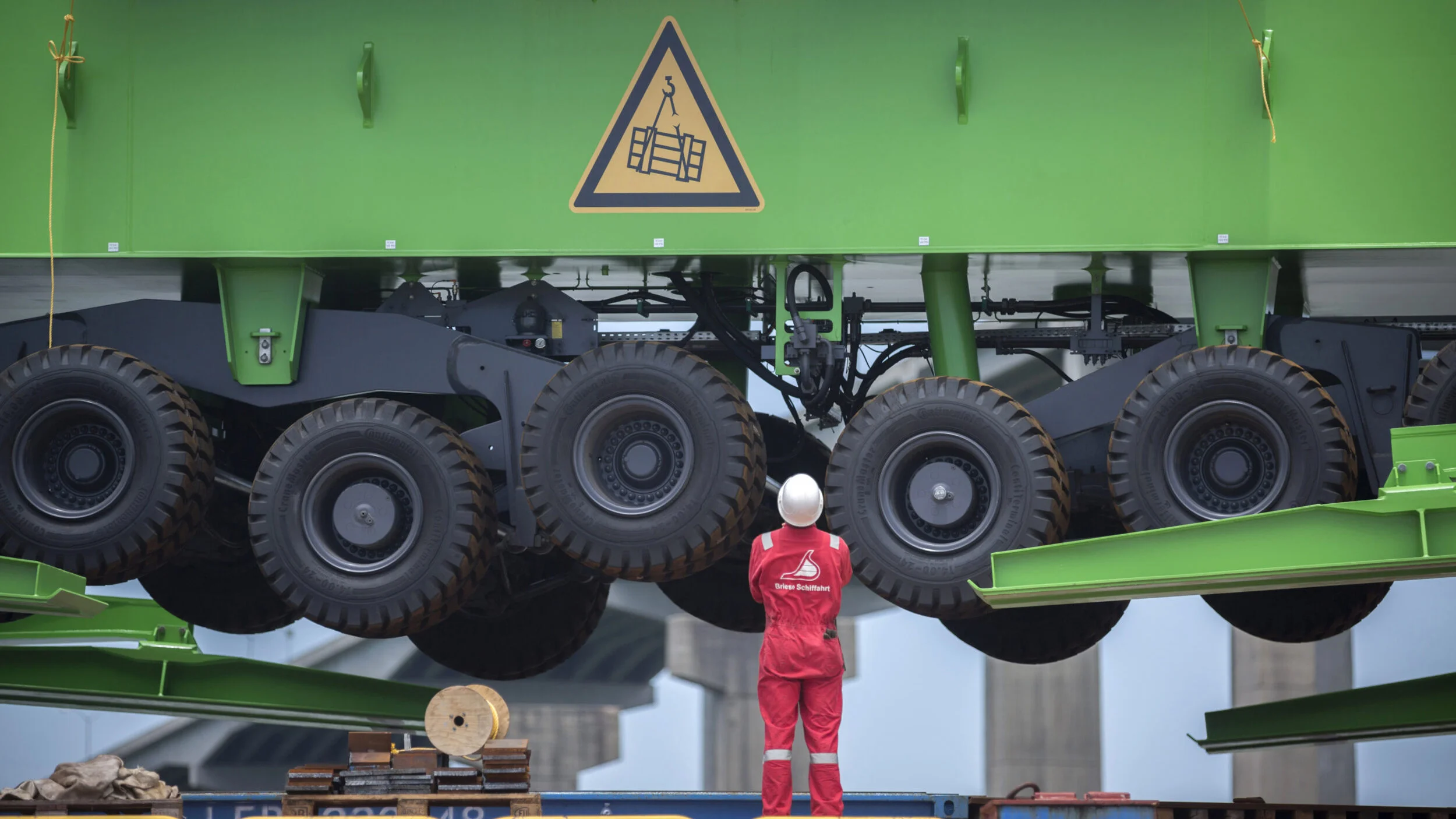 Mobile Harbor Cranes Expand Container Capabilities — Savannah Traffic Club