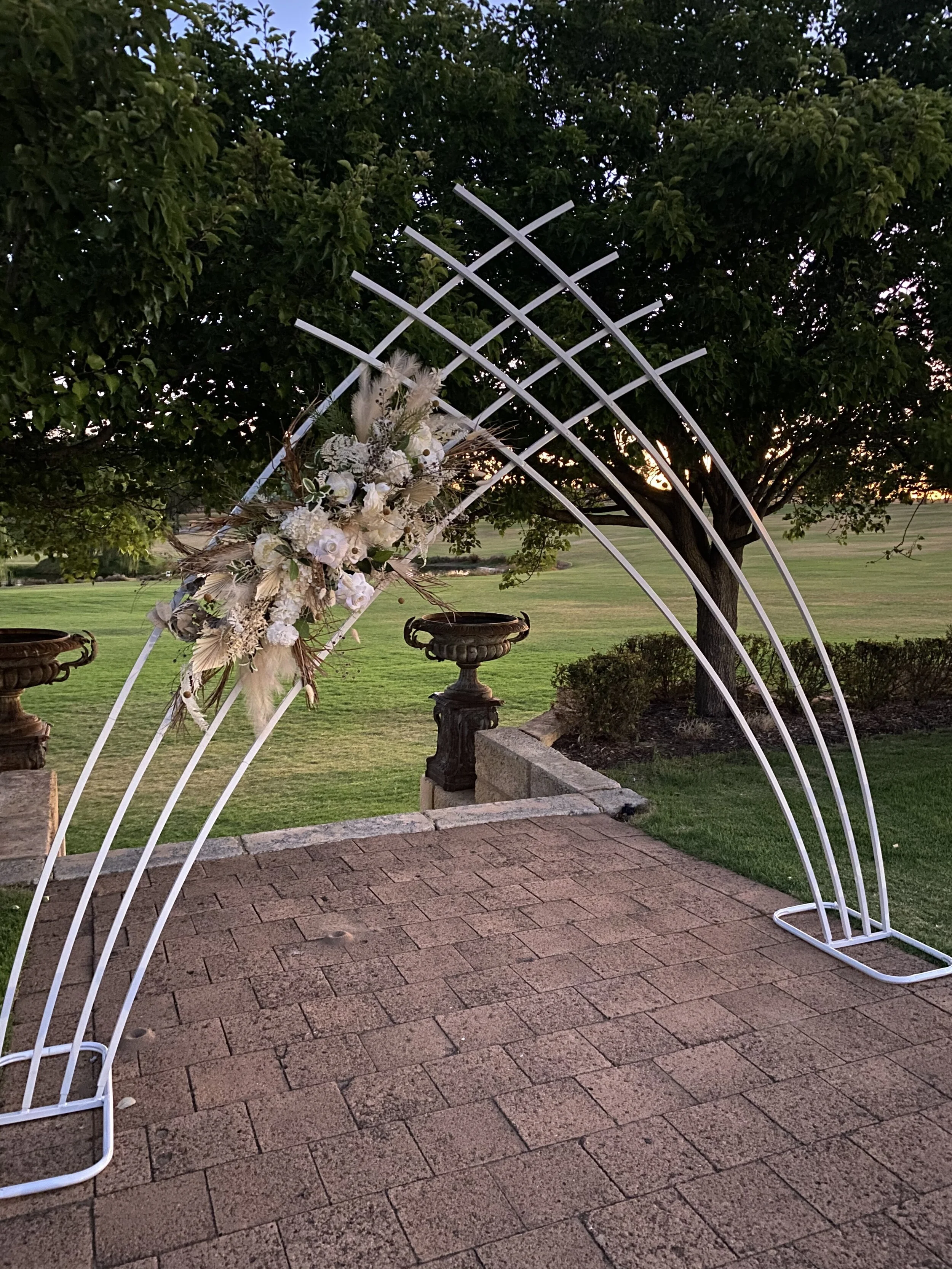 Interconnected Arch — Maisey Event Hire